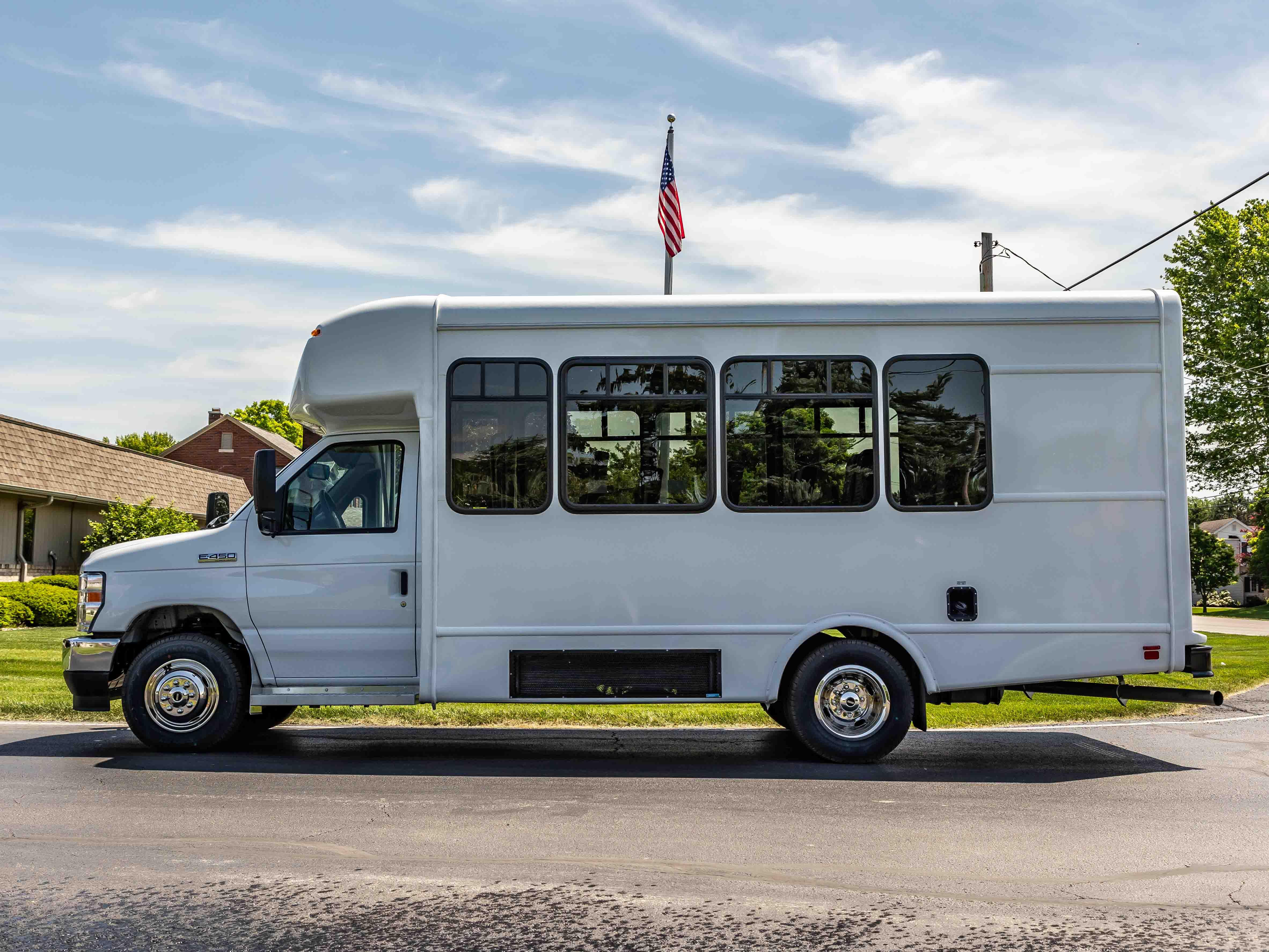 2025 StarTrans Senator II Ford 14 Passenger Shuttle Bus
