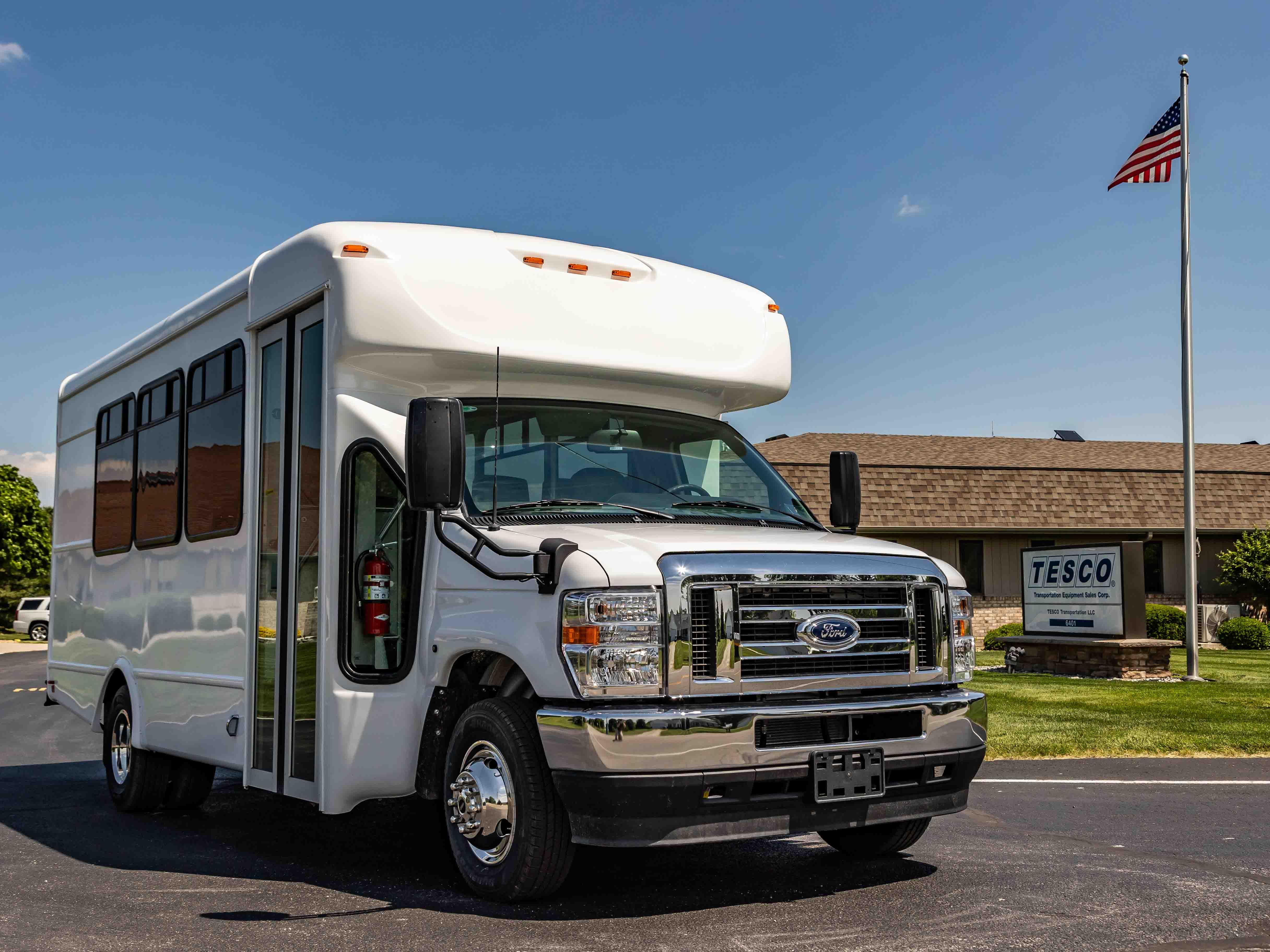 2025 StarTrans Senator II Ford 14 Passenger Shuttle Bus