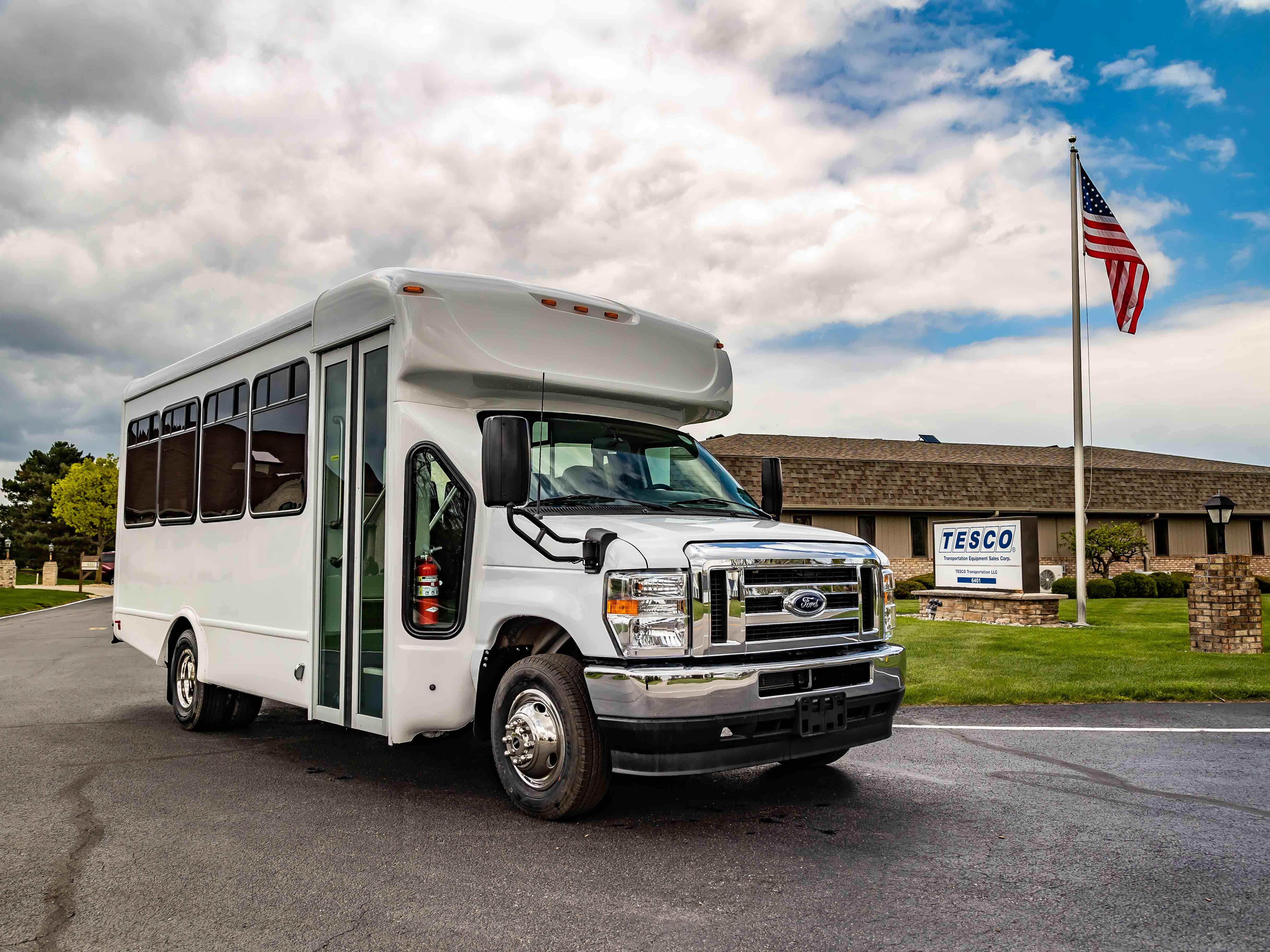 2025 StarTrans Senator II Ford 14 Passenger Shuttle Bus