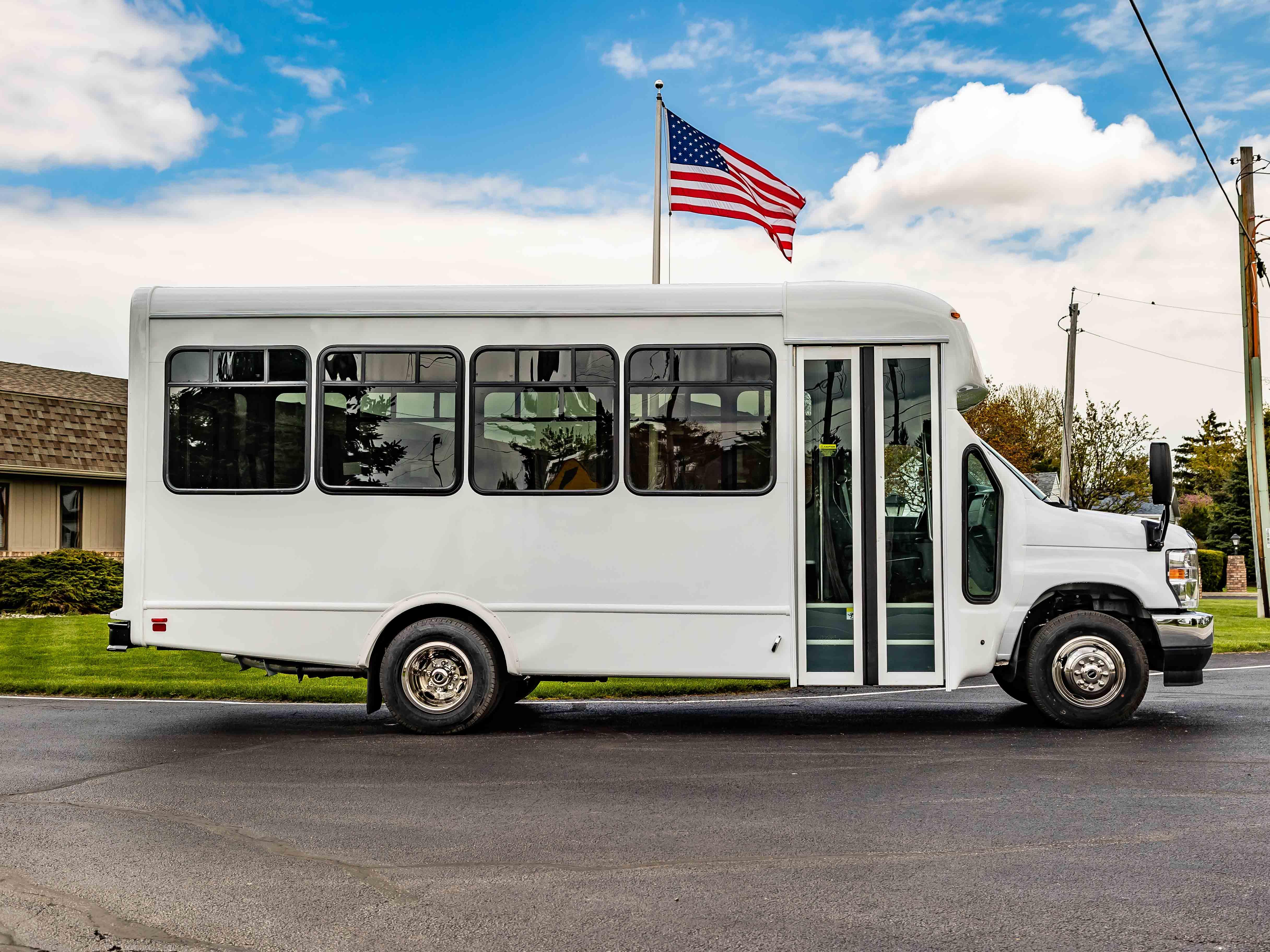 2025 StarTrans Senator II Ford 14 Passenger Shuttle Bus