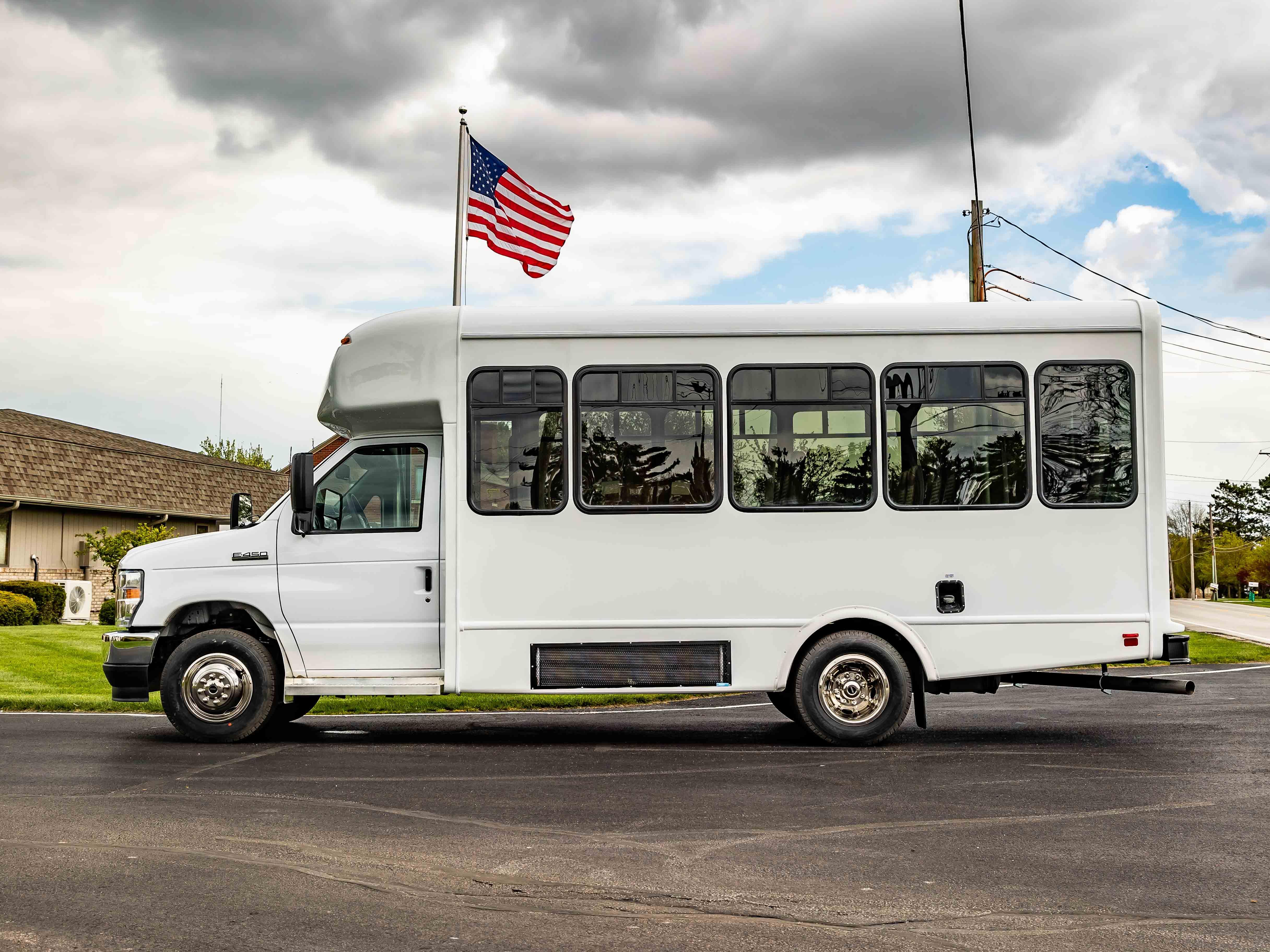 2025 StarTrans Senator II Ford 14 Passenger Shuttle Bus