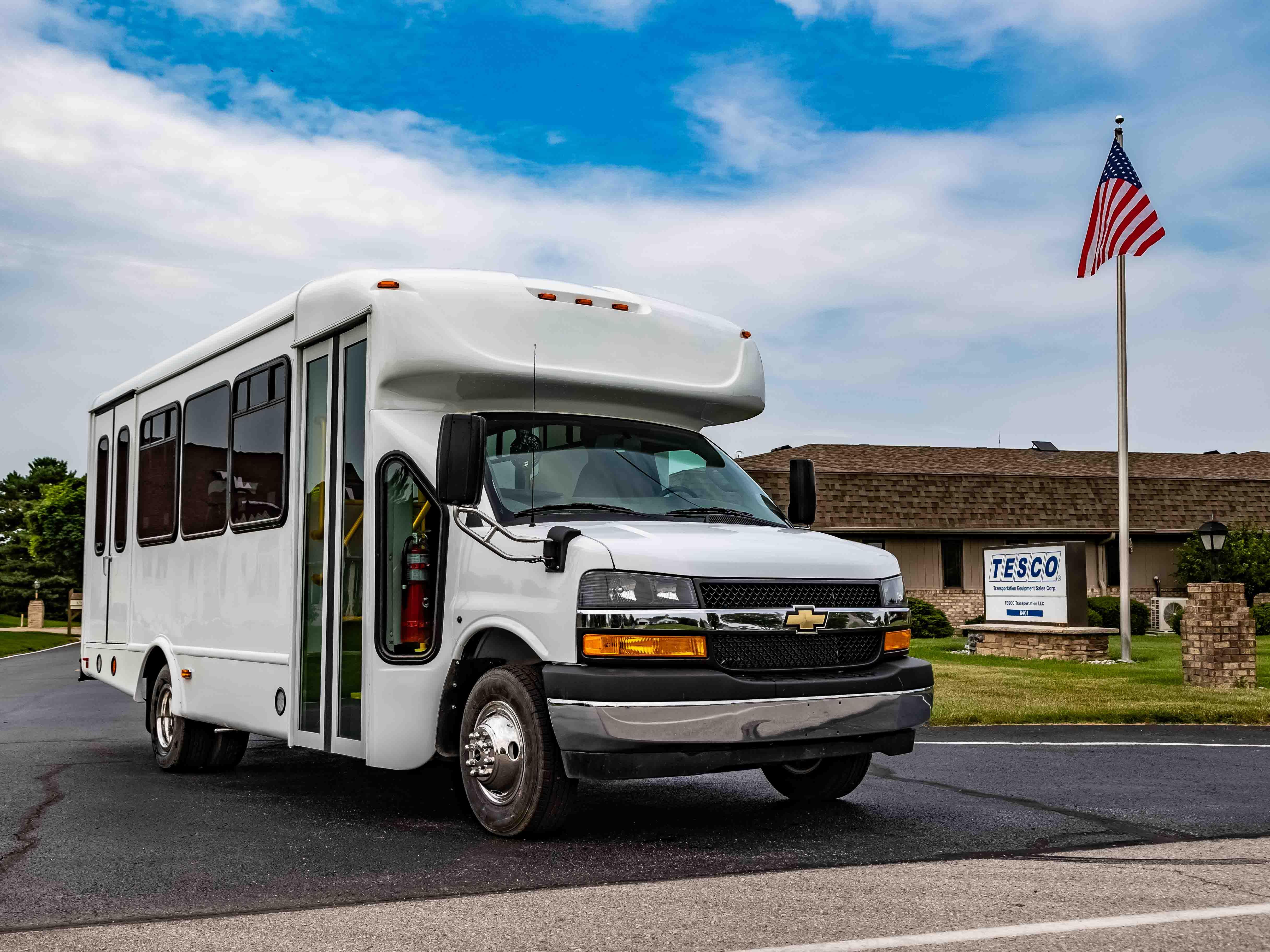 2024 StarTrans Senator II Chevrolet 12 Passenger and 2 Wheelchair ...