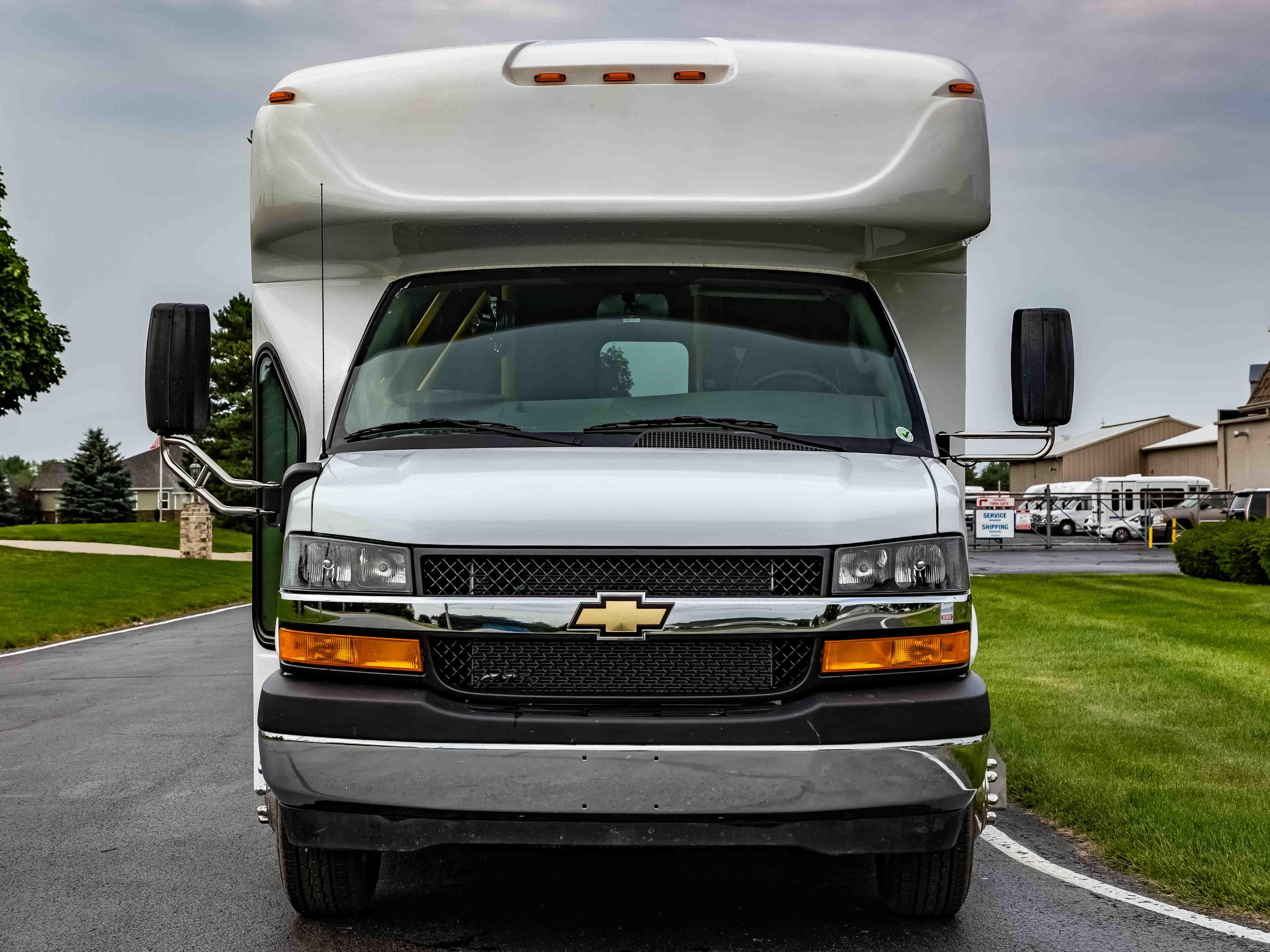 2024 StarTrans Senator II Chevrolet 12 Passenger and 2 Wheelchair ...
