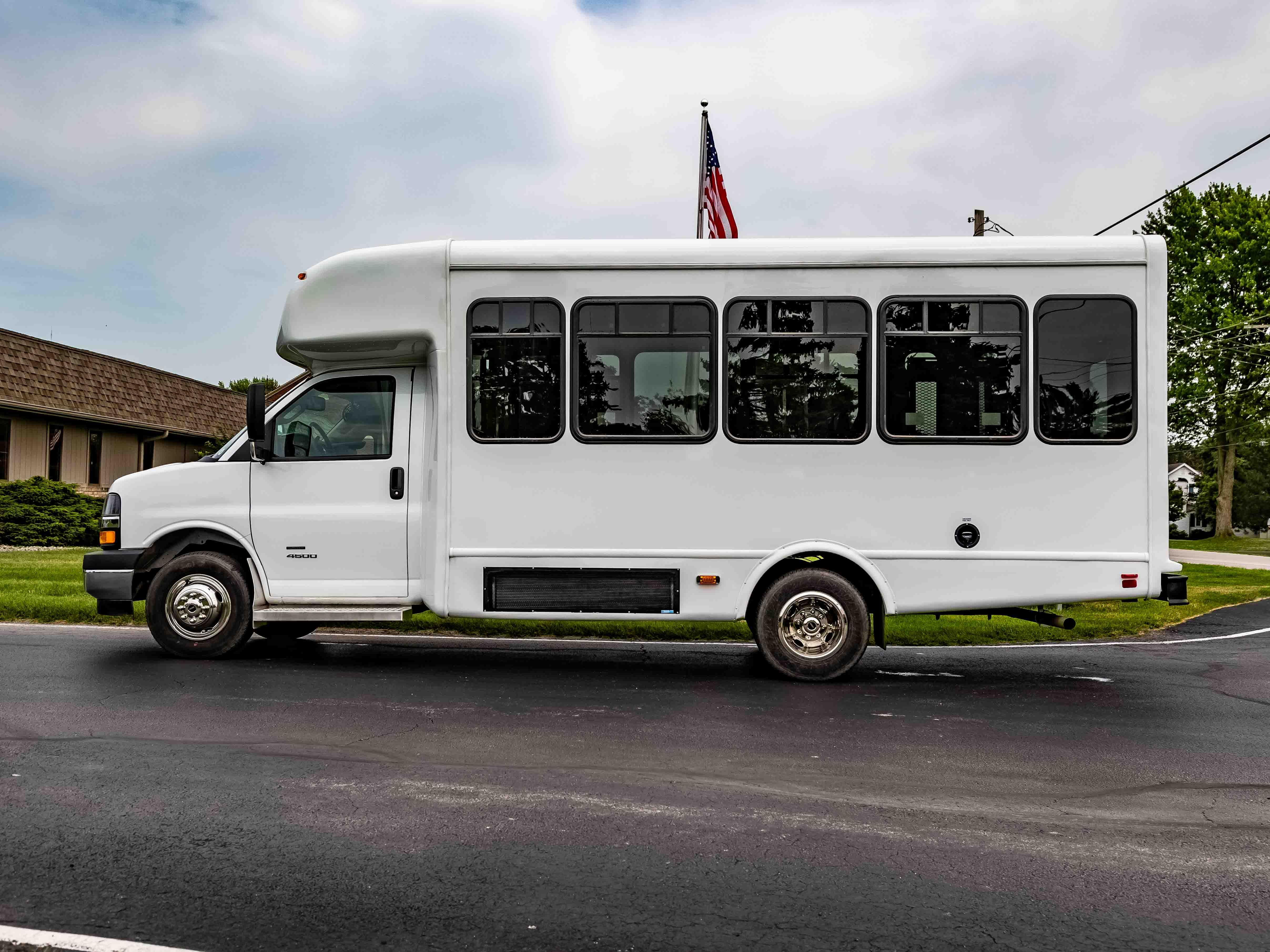 2024 StarTrans Senator II Chevrolet 12 Passenger and 2 Wheelchair ...