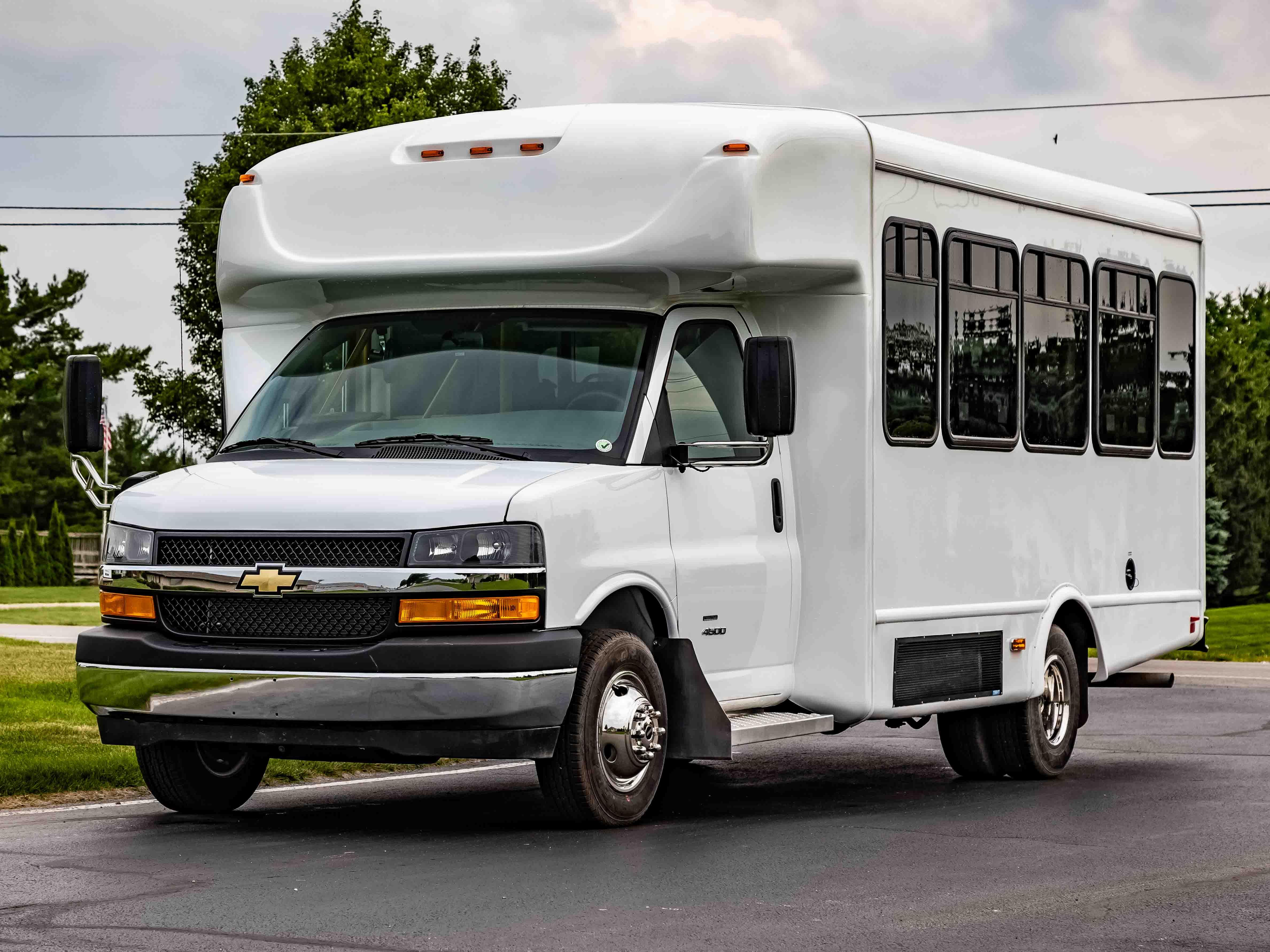 2024 StarTrans Senator II Chevrolet 12 Passenger and 2 Wheelchair ...
