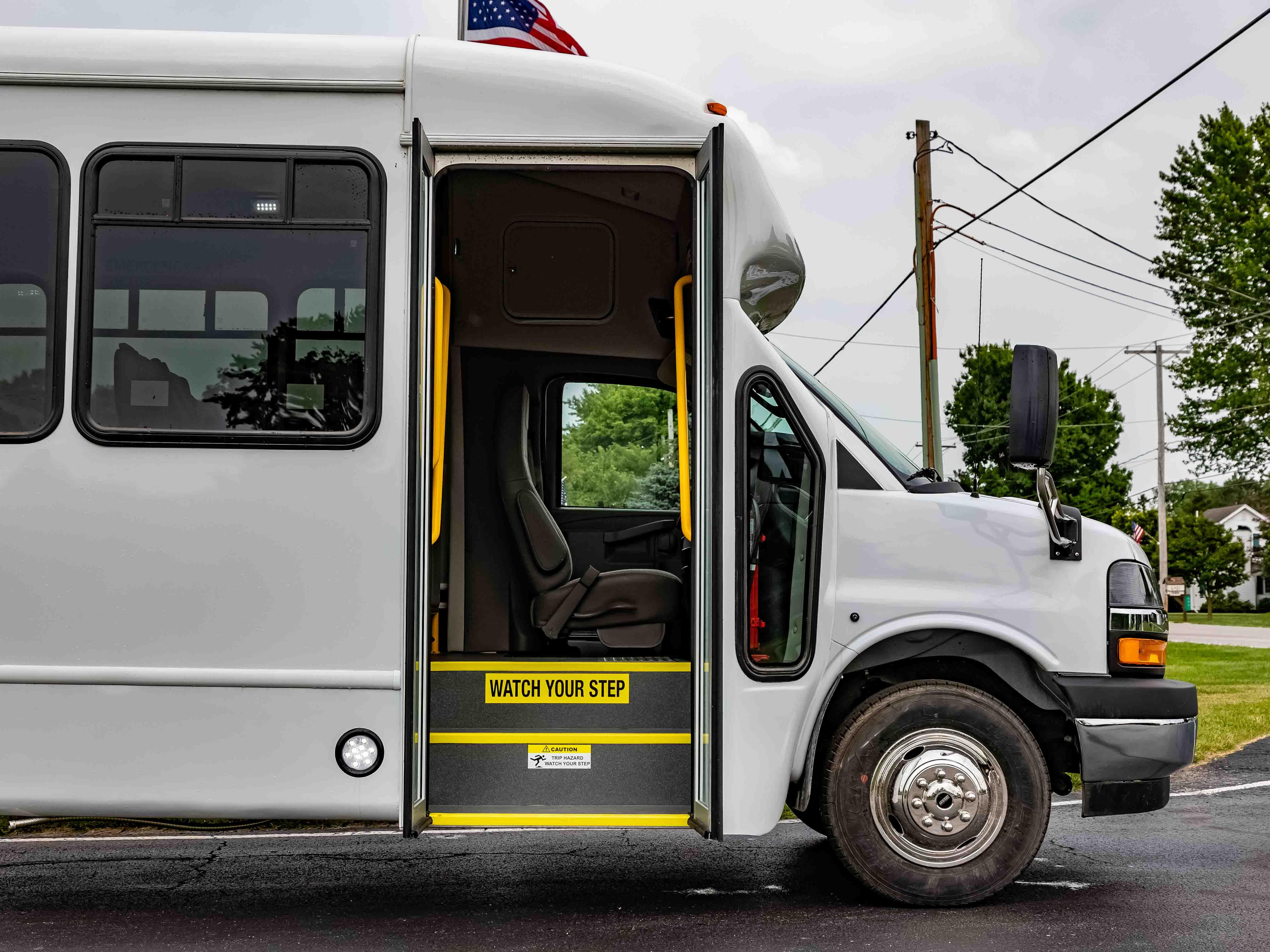 2024 StarTrans Senator II Chevrolet 12 Passenger and 2 Wheelchair ...