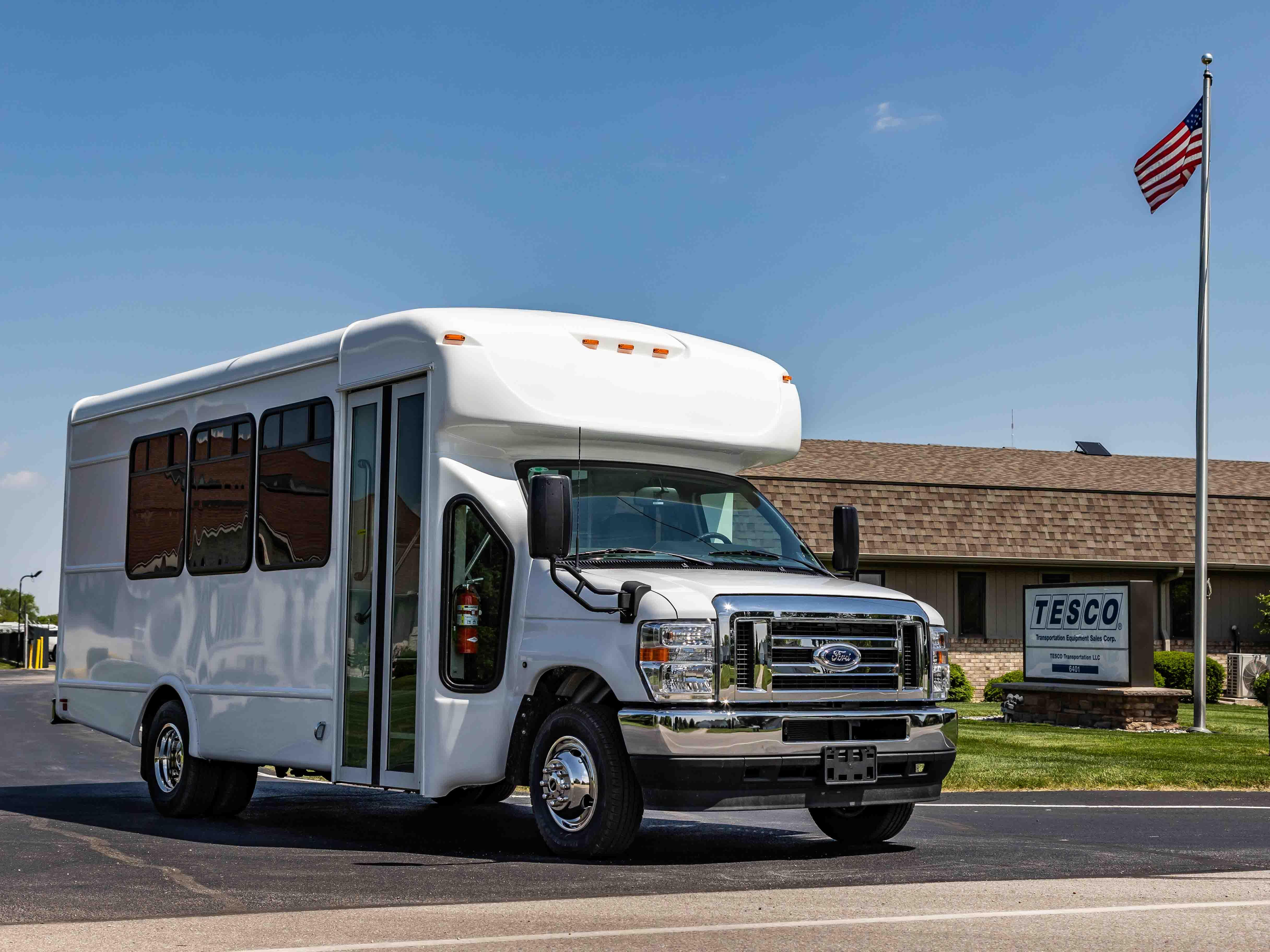2025 StarTrans Senator II Ford 14 Passenger Shuttle Bus