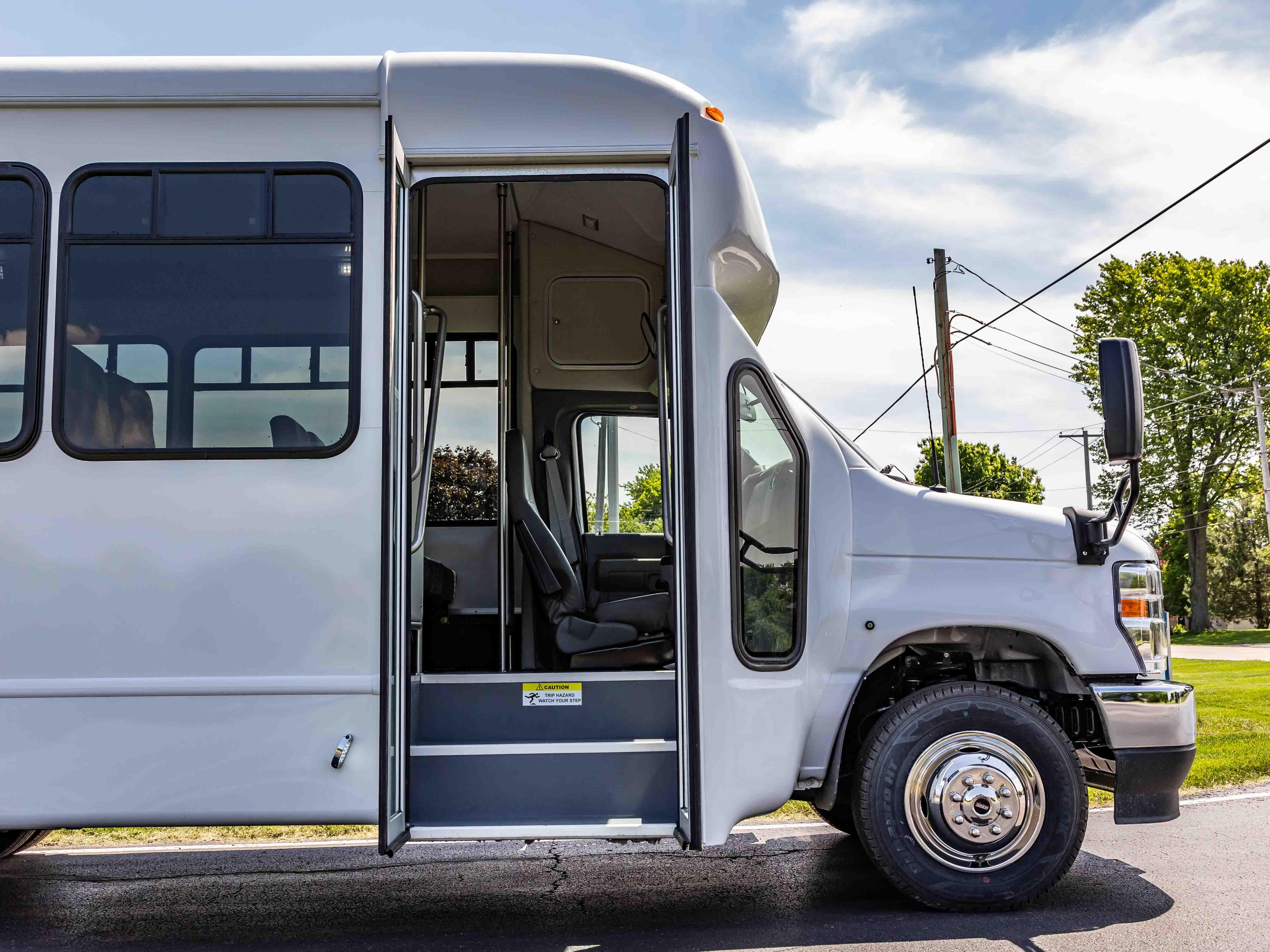 2025 StarTrans Senator II Ford 14 Passenger Shuttle Bus