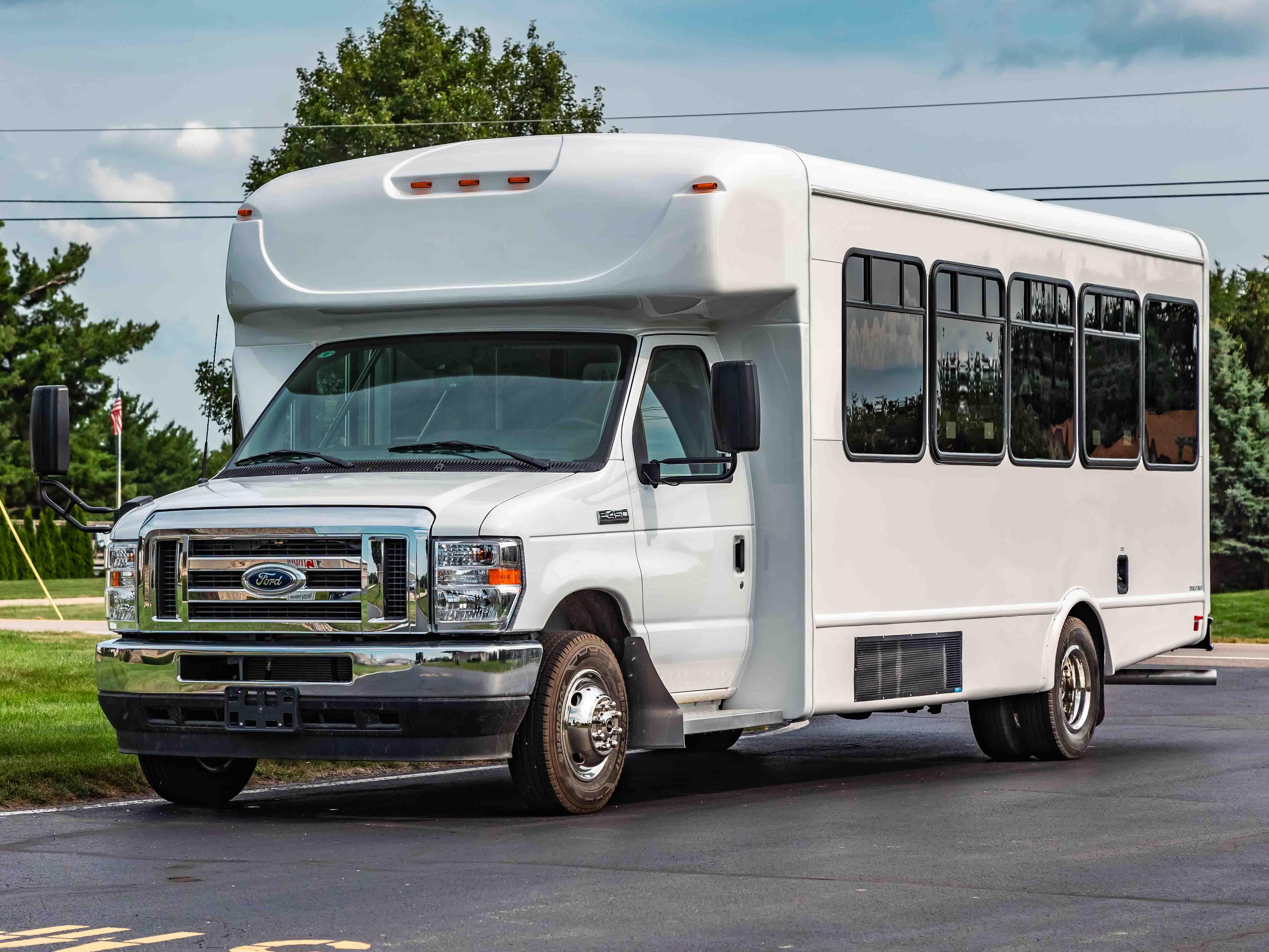 2025 StarTrans Senator II Ford 25 Passenger Shuttle Bus