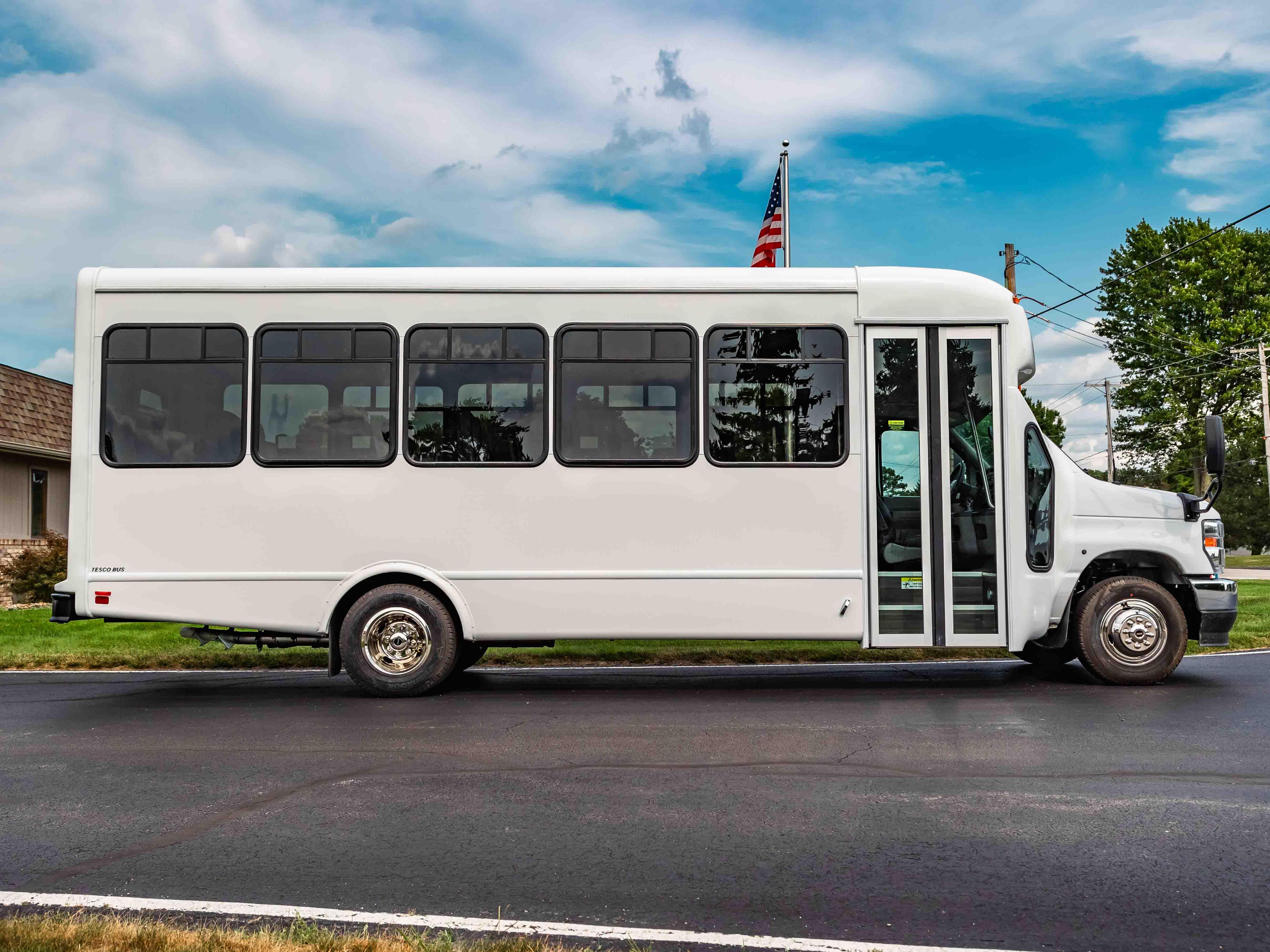 2025 StarTrans Senator II Ford 25 Passenger Shuttle Bus