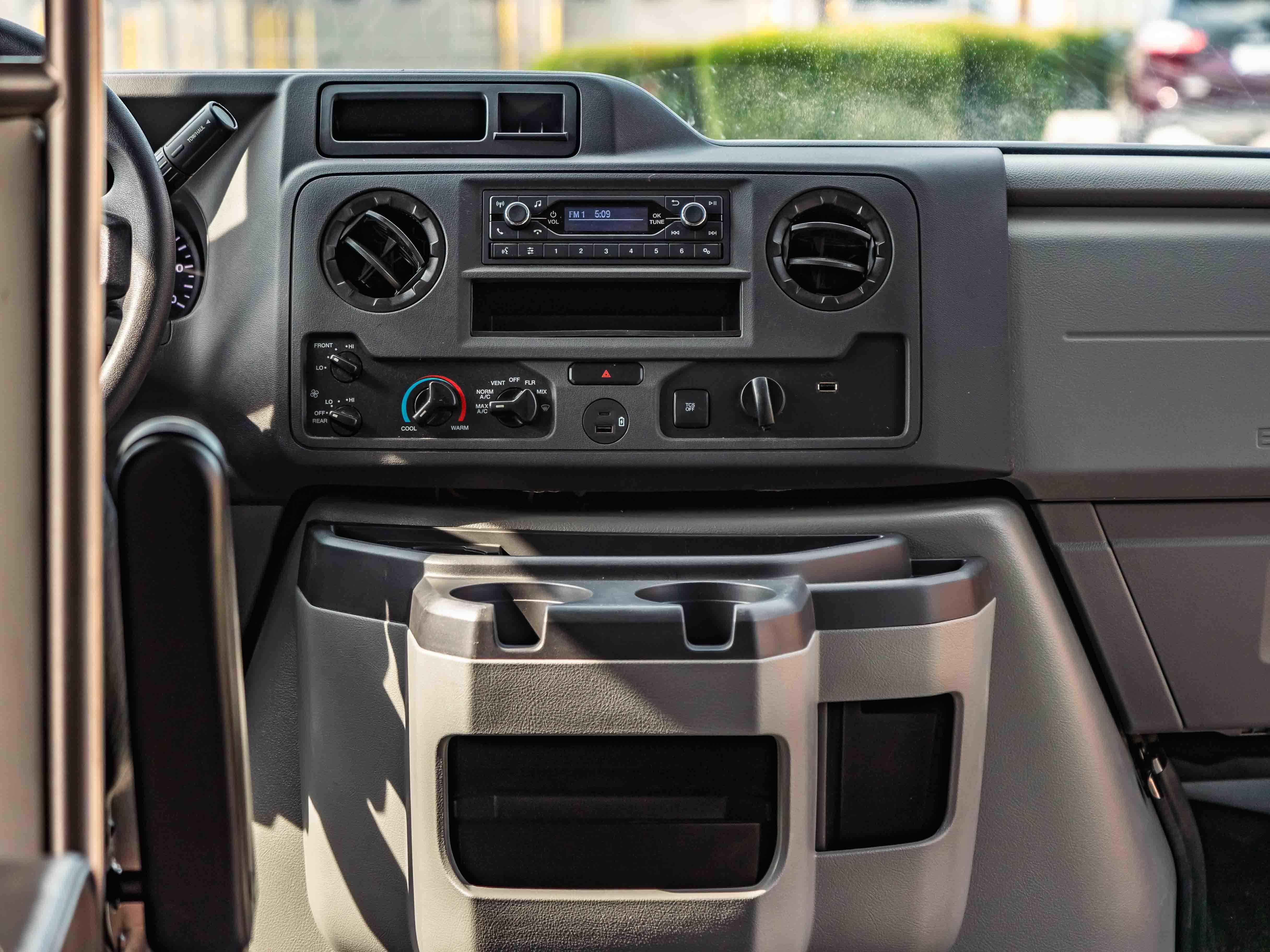 2025 StarTrans Senator II Ford 25 Passenger Shuttle Bus