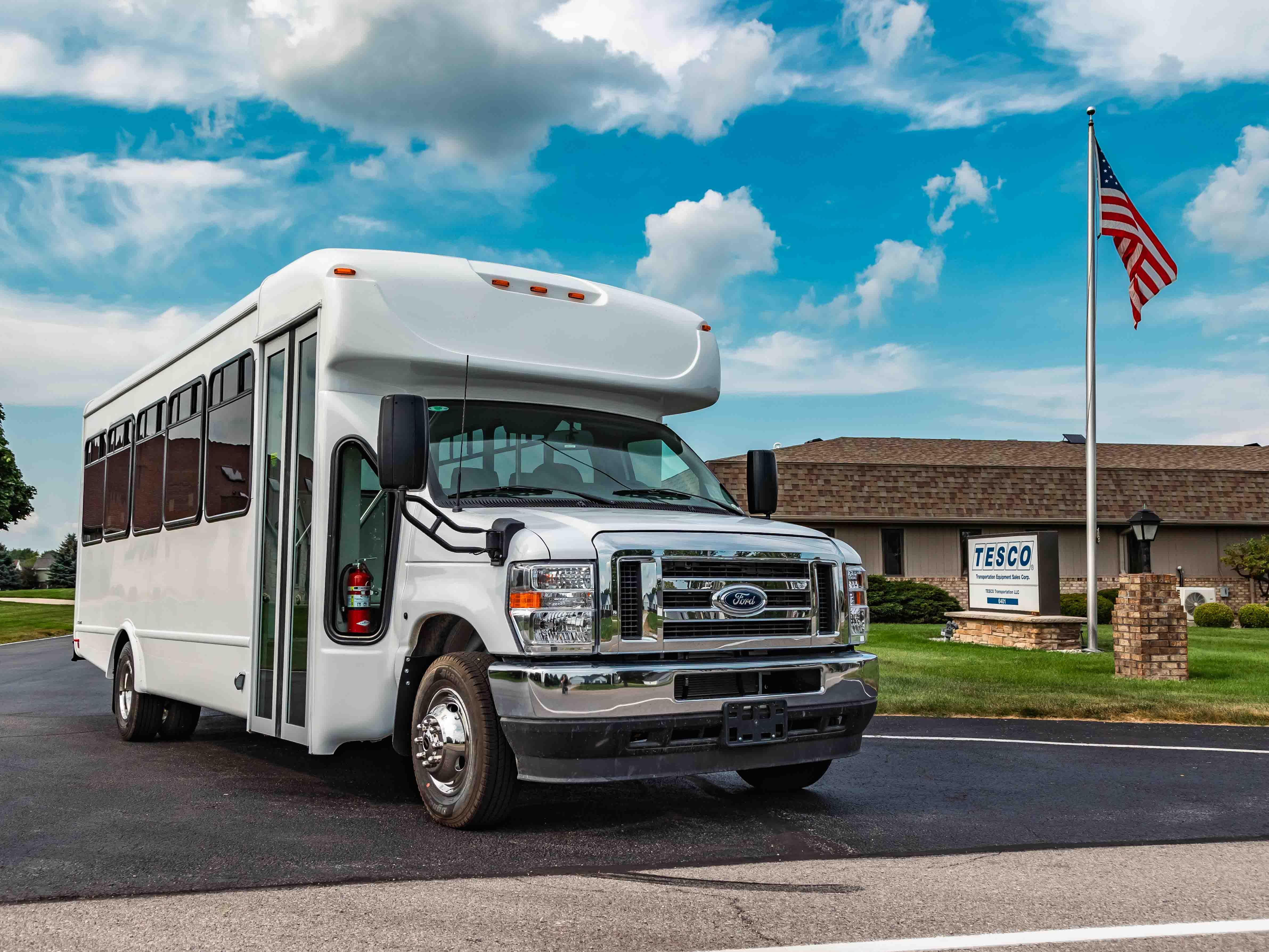 2025 StarTrans Senator II Ford 25 Passenger Shuttle Bus