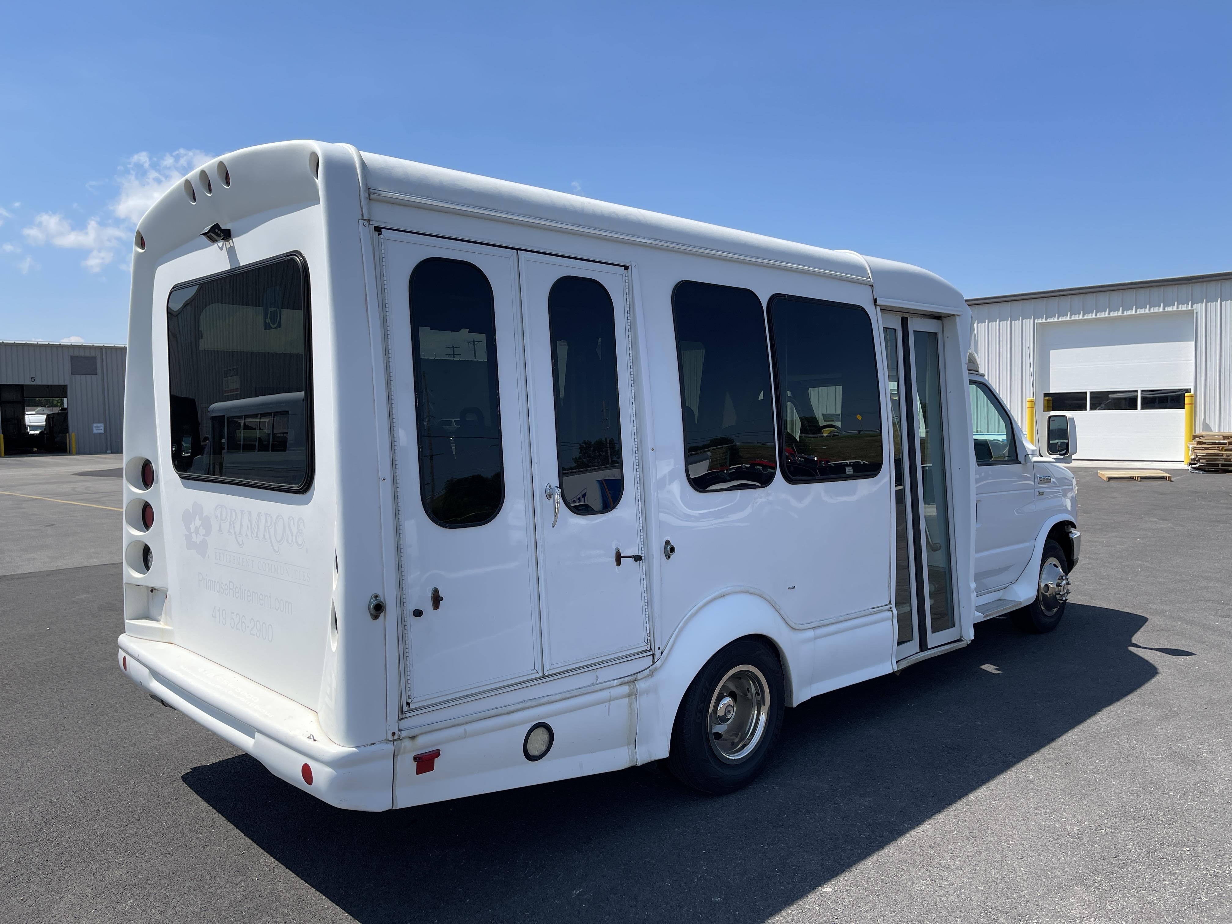2016 Starcraft Ford E350 11 Passenger and 2 Wheelchair Shuttle Bus