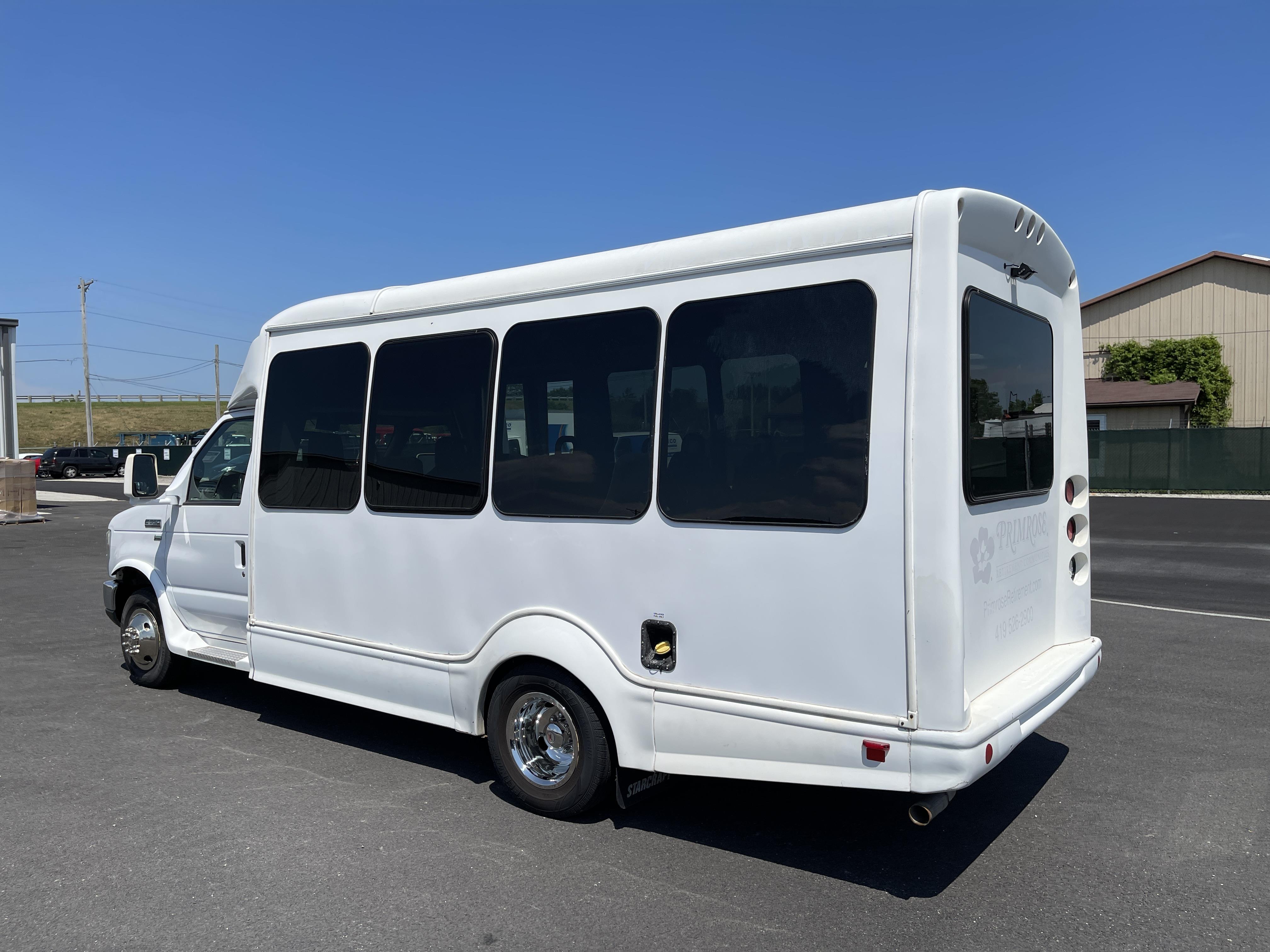 2016 Starcraft Ford E350 11 Passenger and 2 Wheelchair Shuttle Bus