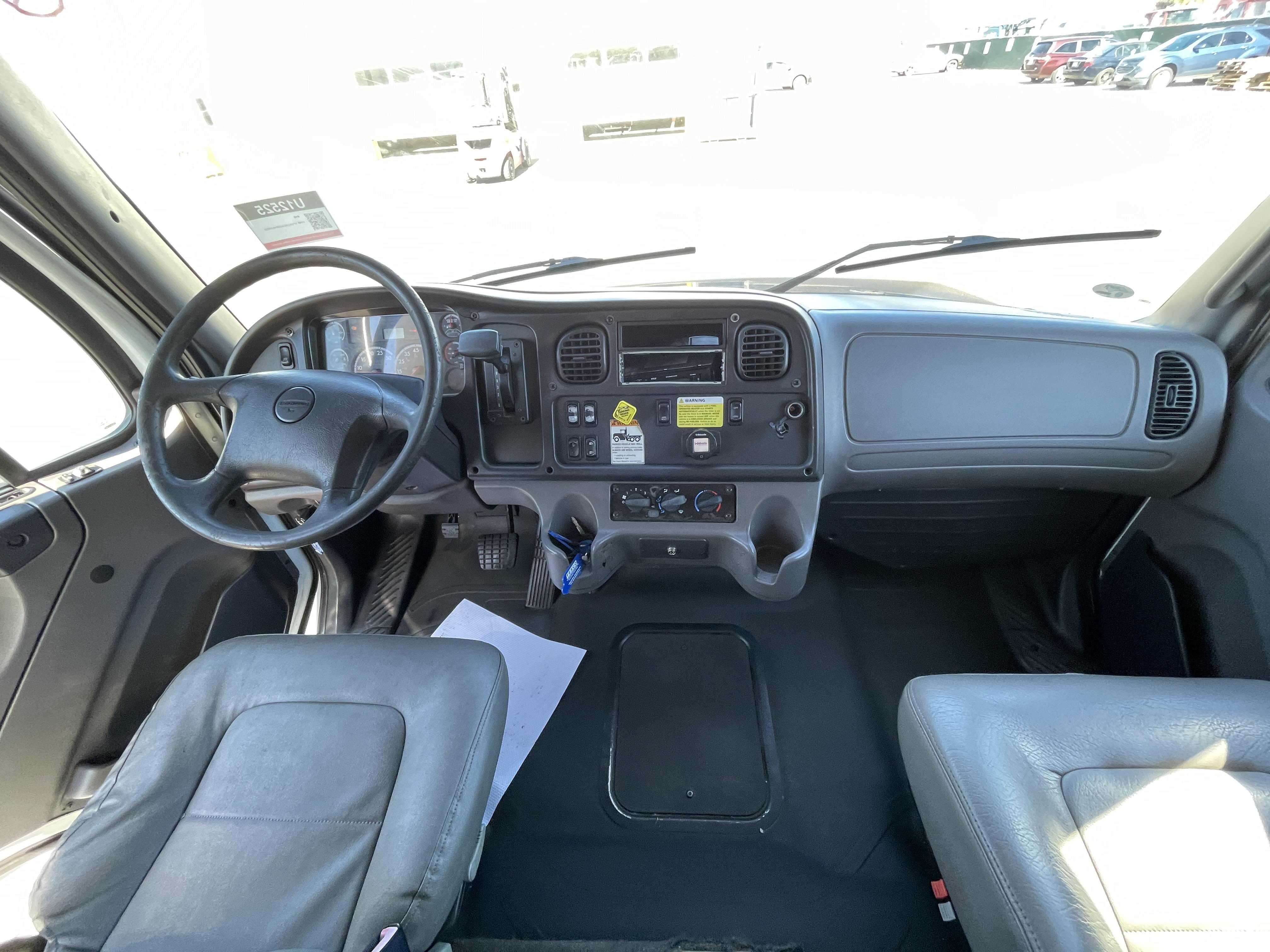 Freightliner M2 Passager Window