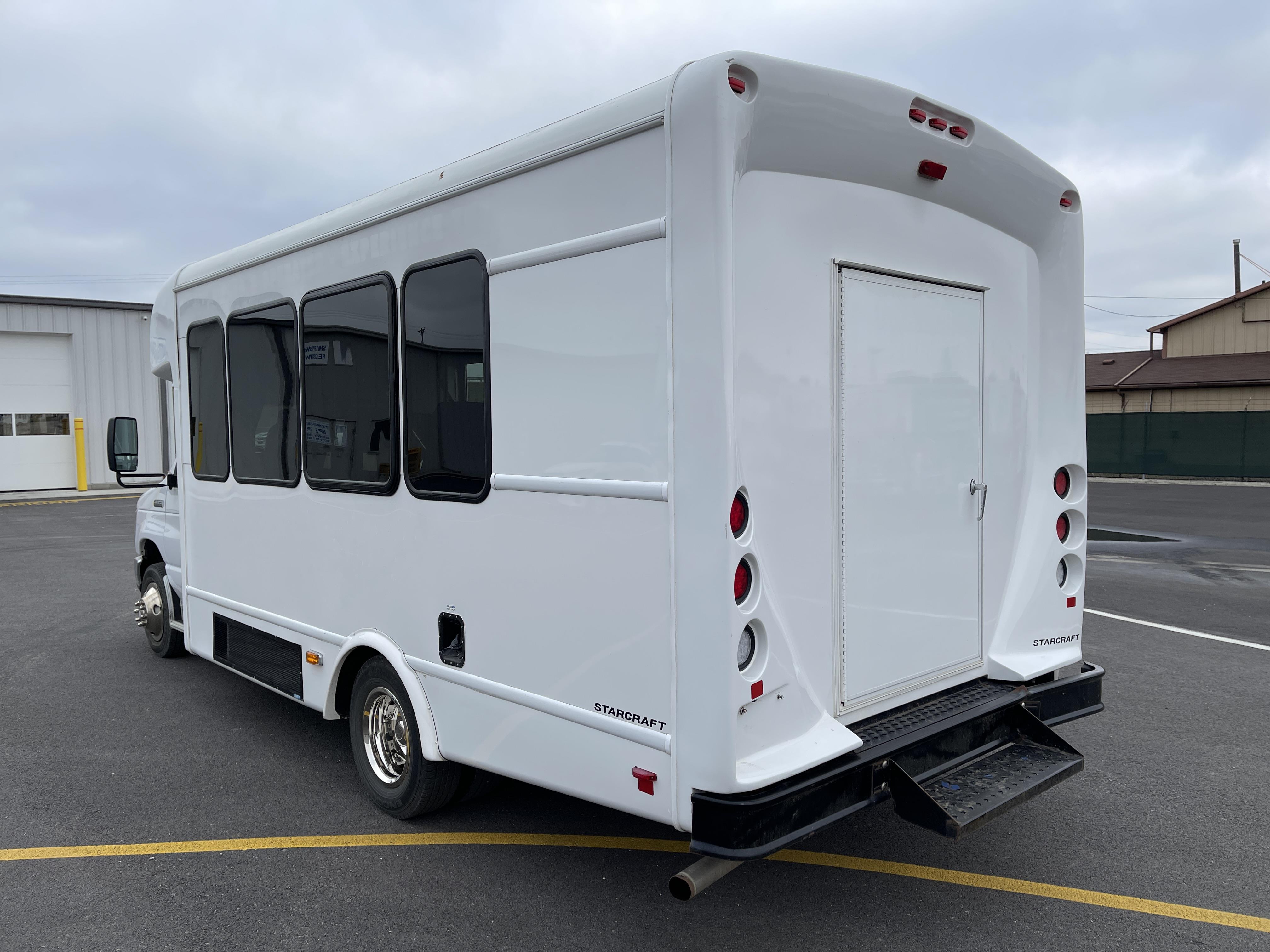 2018 Starcraft Ford E350 14 Passenger Shuttle Bus