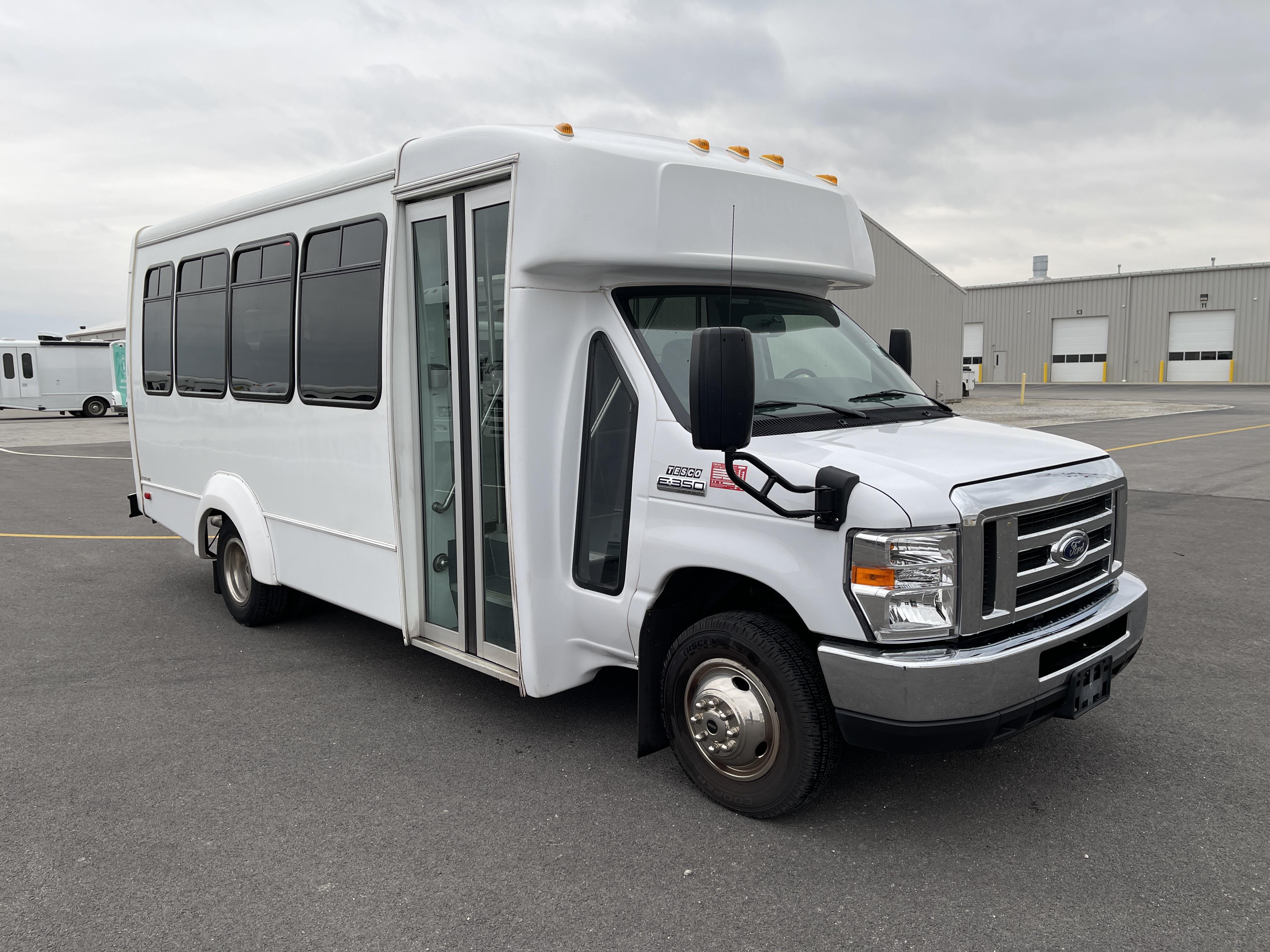 2019 Elkhart Ford E350 14 Passenger Shuttle Bus